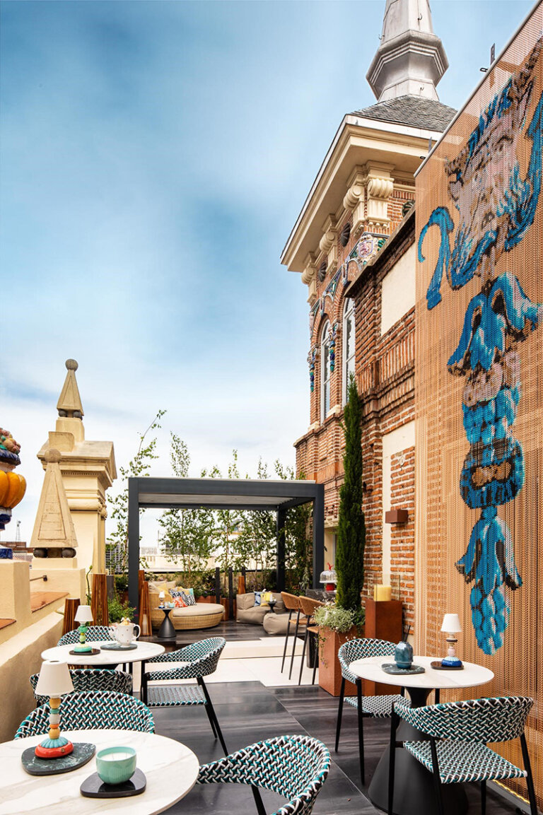 Kriskadecor Transforms with Aluminum Chains - ICFF