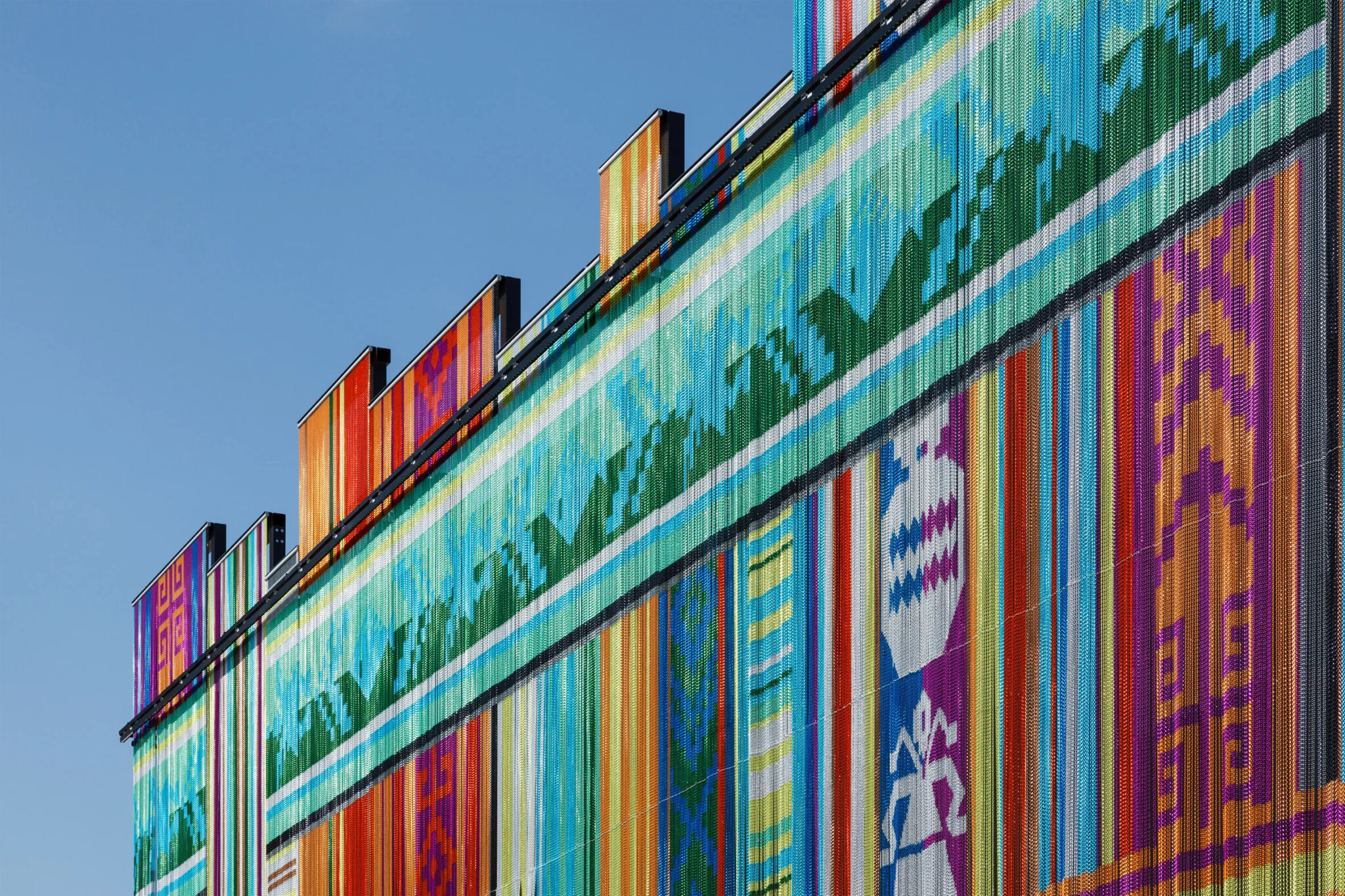 Kriskadecor Transforms with Aluminum Chains - ICFF